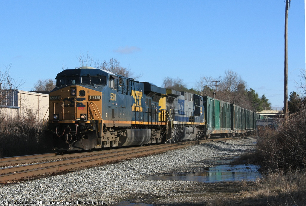 CSX 5381 and train Q703